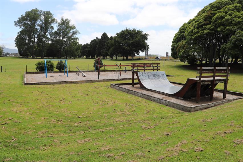 Playgrounds and skateparks